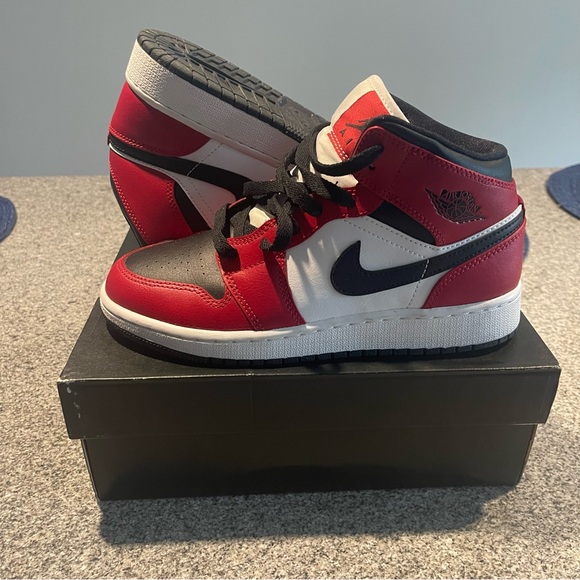 Nike | Shoes | Chicago Black Toe Air Jordan Mid | Poshmark